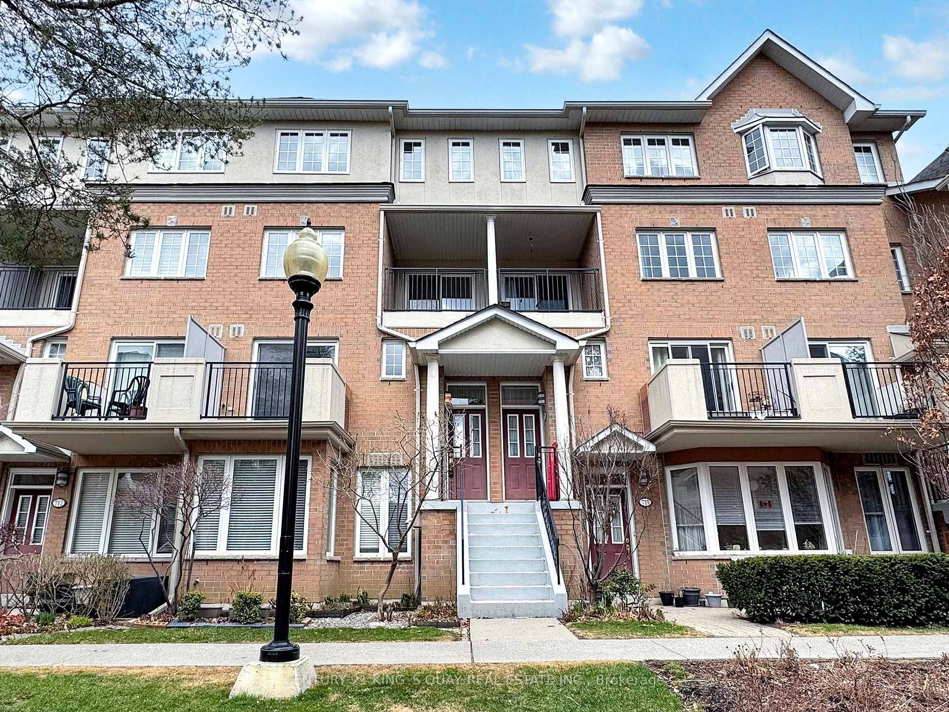 713 Grandview Way, Toronto, ON M2N 6V5