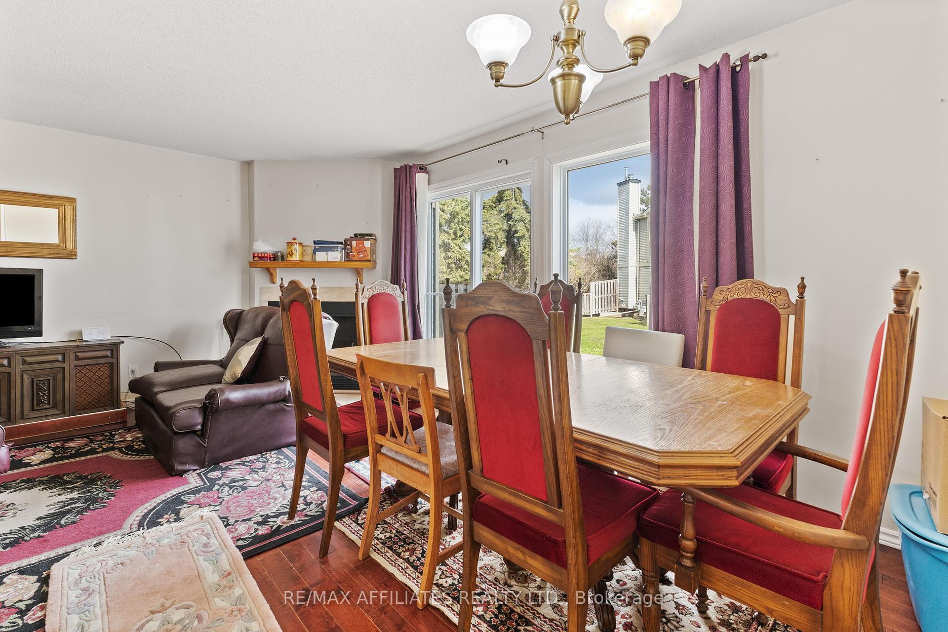 75 Saxton Private, Parkway Park - Queensway Terrace S and Area, ON K2H 9P3