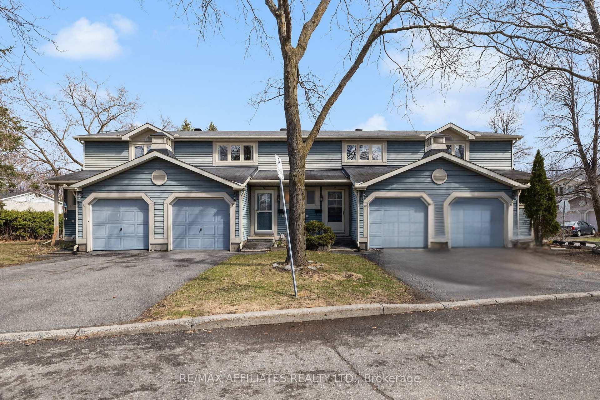 75 Saxton Private, Parkway Park - Queensway Terrace S and Area, ON K2H 9P3