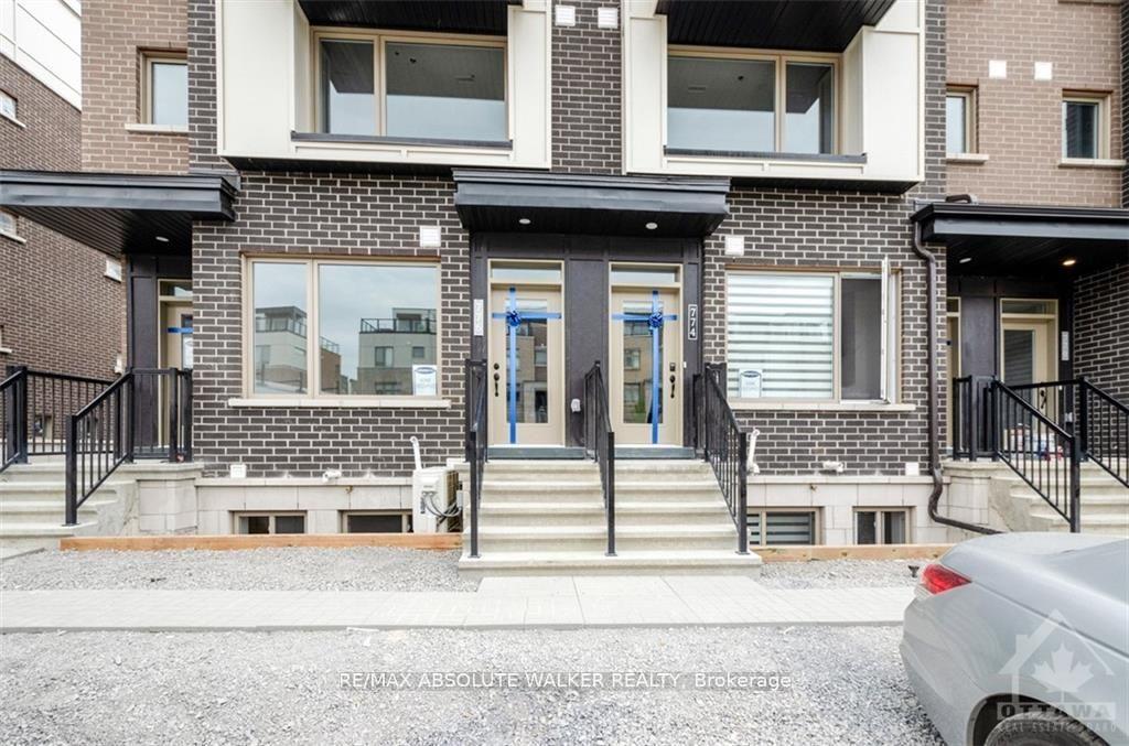 776 MIKINAK Road, Manor Park - Cardinal Glen and Area, ON K1K 5A5