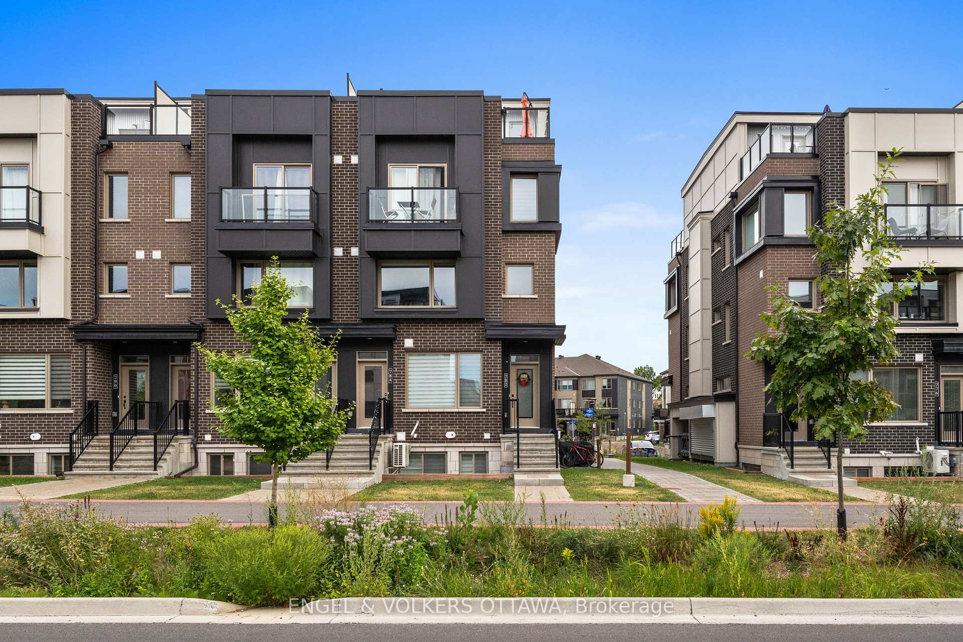 782 Mikinak Road, Manor Park - Cardinal Glen and Area, ON K1K 5A5