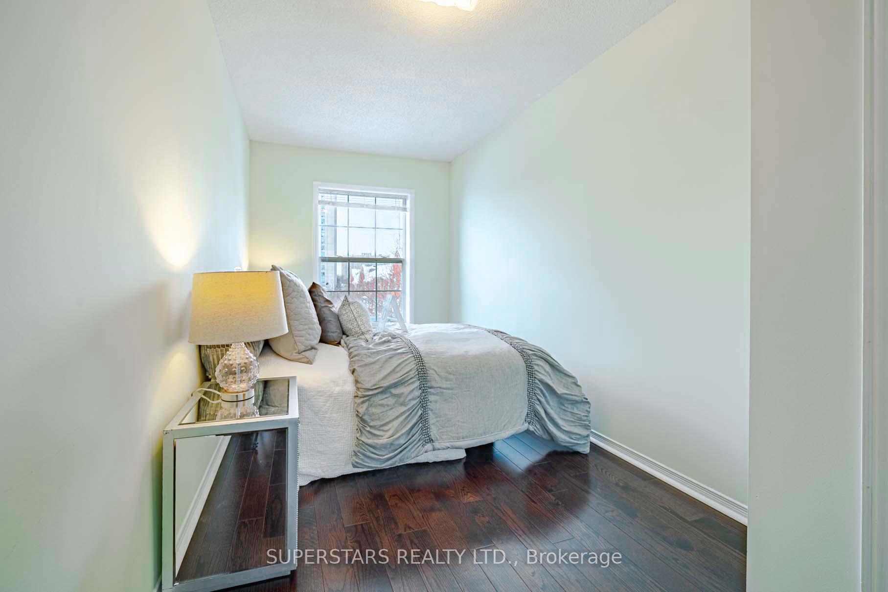 813 Sandhurst Circle, Toronto, ON M1S 5S1