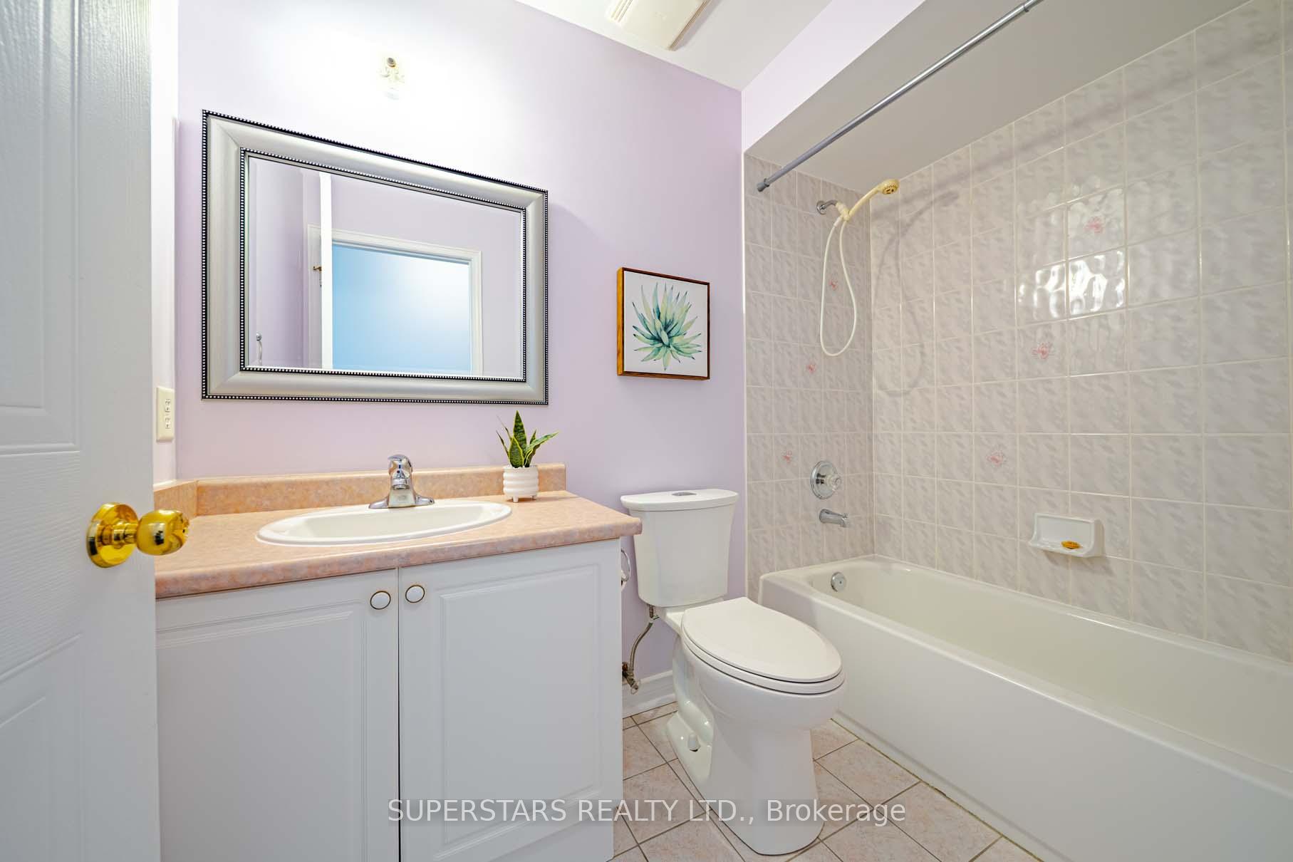 813 Sandhurst Circle, Toronto, ON M1S 5S1