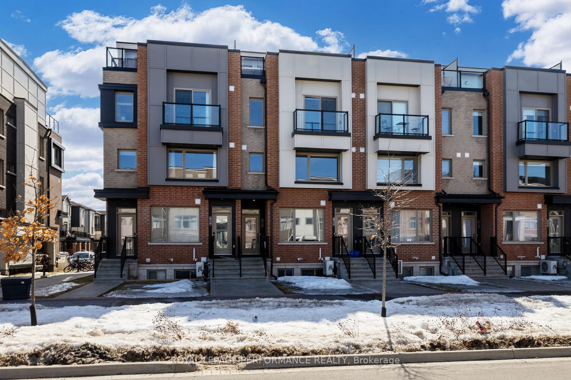 818 Mikinak Road, Manor Park - Cardinal Glen and Area, ON K1K 5A5