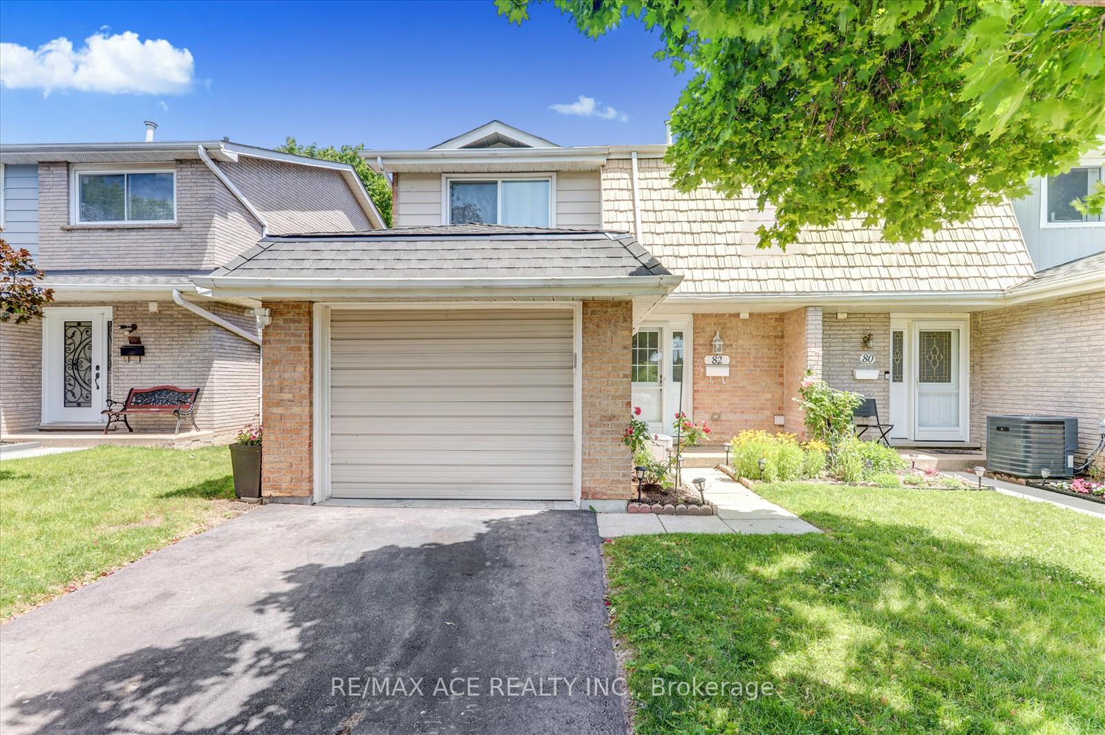 82 St. Andrews Drive, Hamilton, ON L8K 6H4