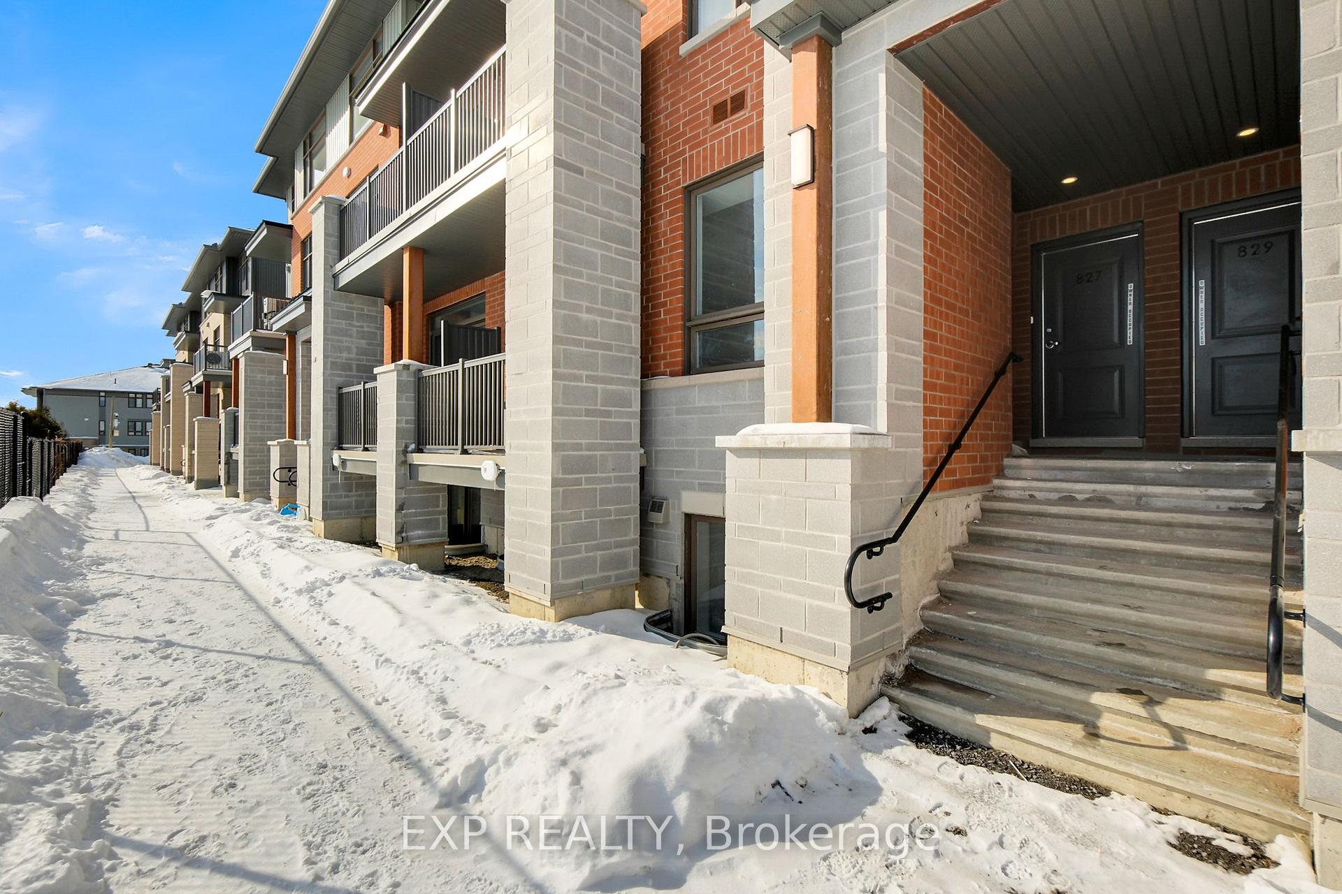 825 Silhouette, Barrhaven, ON K2J 4S3