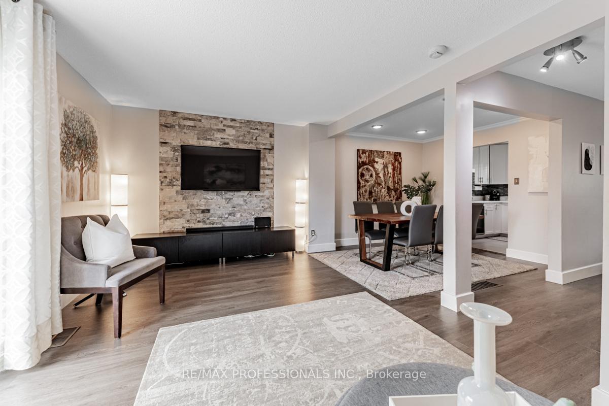 94 Permfield Path, Toronto, ON M9C 4Y5