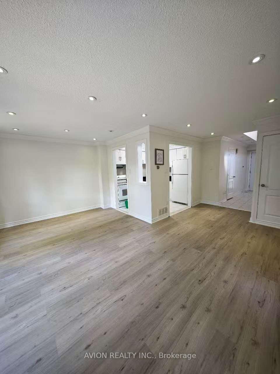 Upper - 55 - 1131 Sandhurst Circle, Toronto, ON M1V 1V5